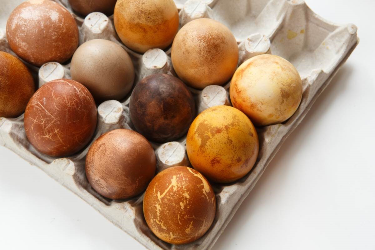 КРОМИД, СПАНАЌ, КАФЕ: Природно бојадисување на велигденски јајца ...