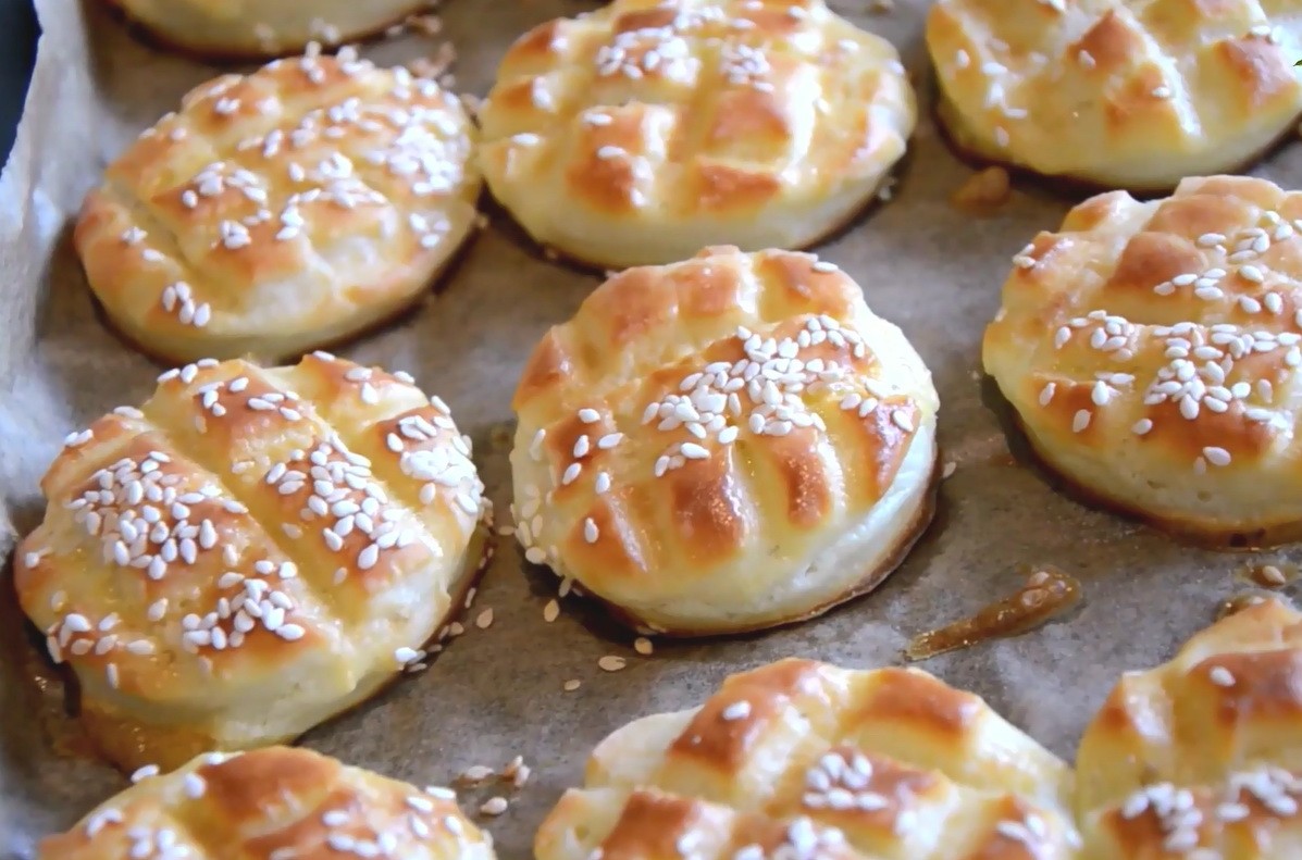 РЕЦЕПТ НА ДЕНОТ: Погачици со свежо сирење - Pedijatar.mk