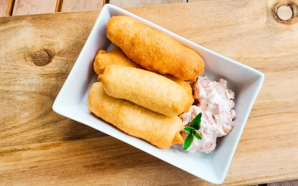 РЕЦЕПТ НА ДЕНОТ: Пирошки полнети со сирење - Pedijatar.mk